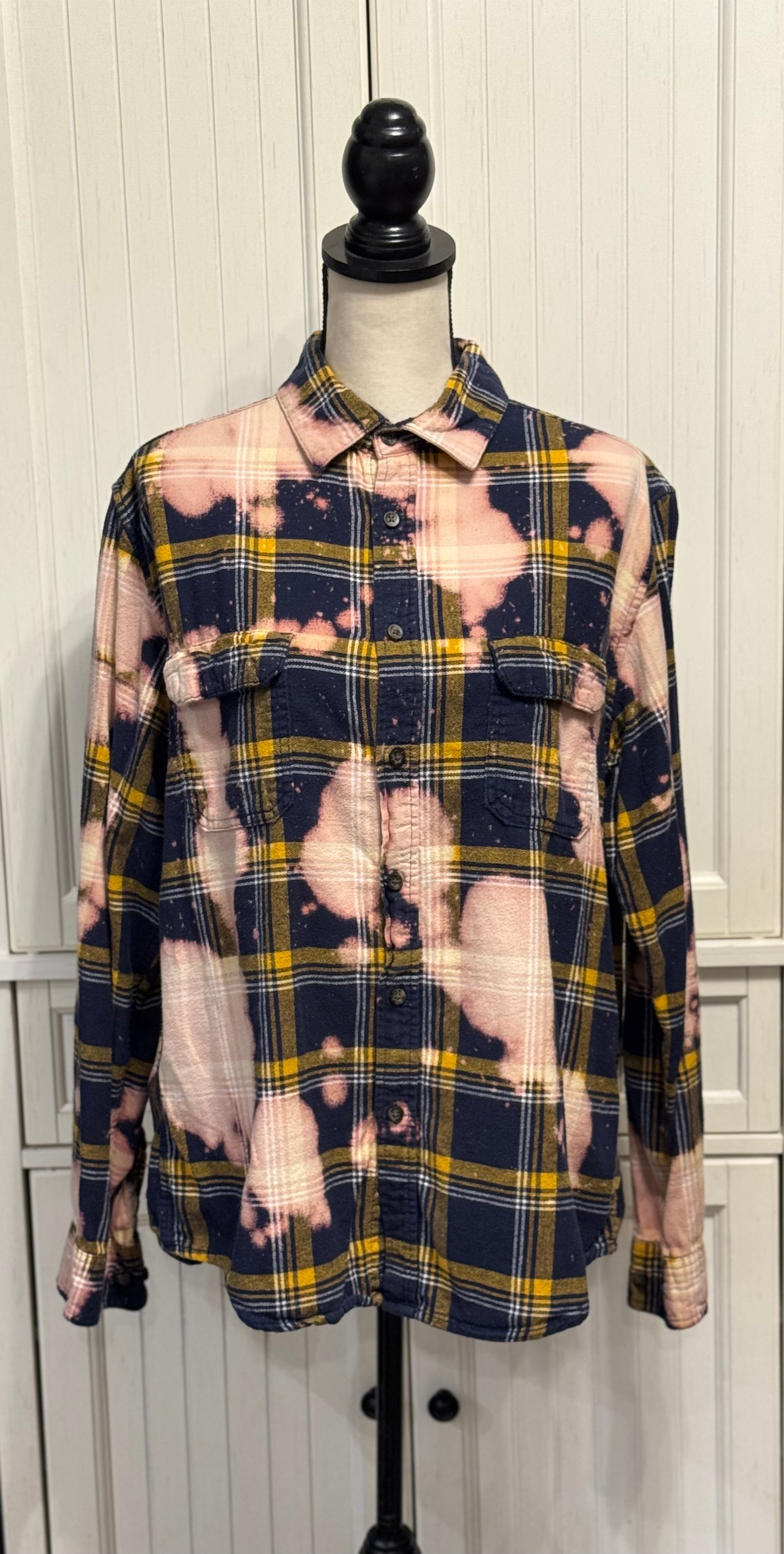 Stephanie Distressed Flannel ~ Unisex Size 3XL – TheOldRustyCoop